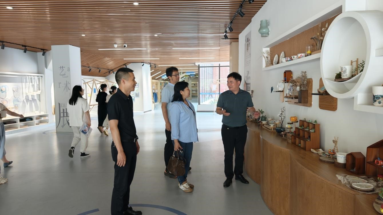 校工会赴成都信息工程大学红樱实验学校调研-西南民族大学—校工会